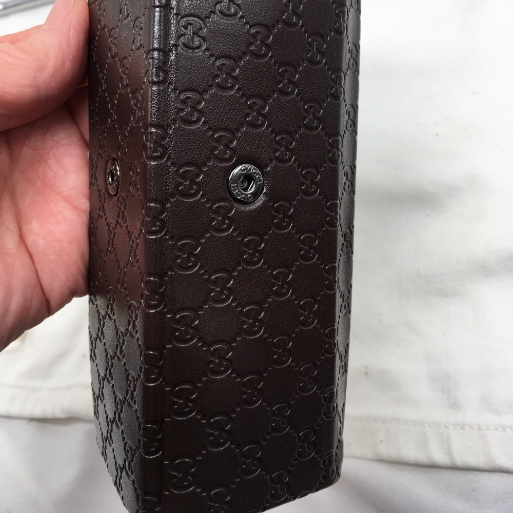 Gucci Triangle Logo Large Brown Leather Sunglass Case… - Gem